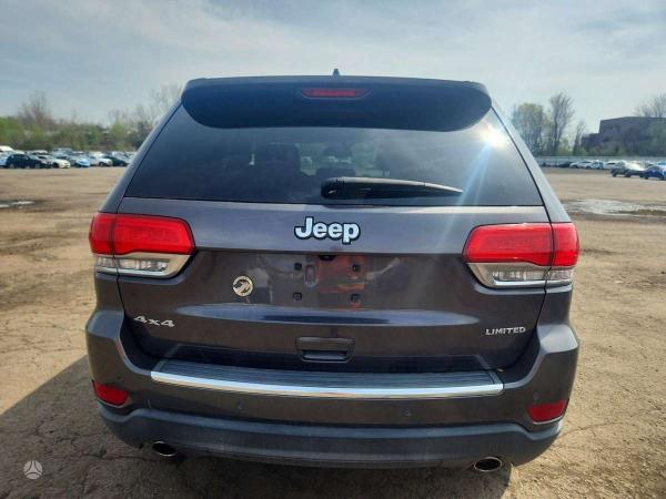 Grey Jeep Grand Cherokee 2016 in Siauliai, with an engine capacity of 5.65 L and mileage of 176 thousand km for 8500 €, photo 6 on AUTOMOTO.COM.LV