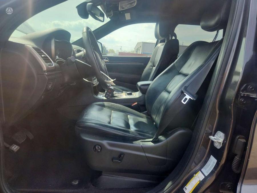 Grey Jeep Grand Cherokee 2016 in Siauliai, with an engine capacity of 5.65 L and mileage of 176 thousand km for 8500 €, photo 8 on AUTOMOTO.COM.LV