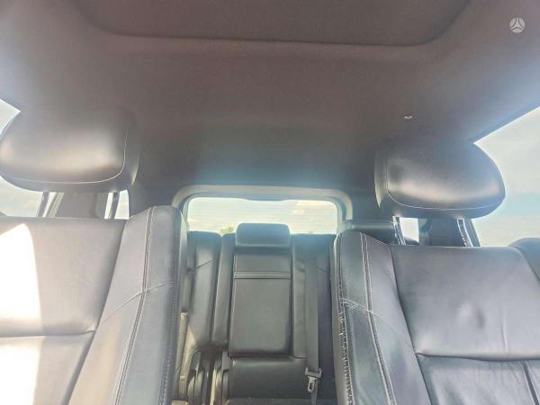 Grey Jeep Grand Cherokee 2016 in Siauliai, with an engine capacity of 5.65 L and mileage of 176 thousand km for 8500 €, photo 10 on AUTOMOTO.COM.LV