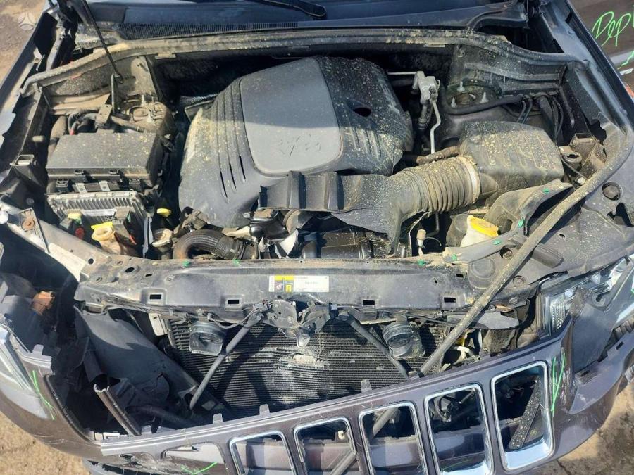 Grey Jeep Grand Cherokee 2016 in Siauliai, with an engine capacity of 5.65 L and mileage of 176 thousand km for 8500 €, photo 13 on AUTOMOTO.COM.LV
