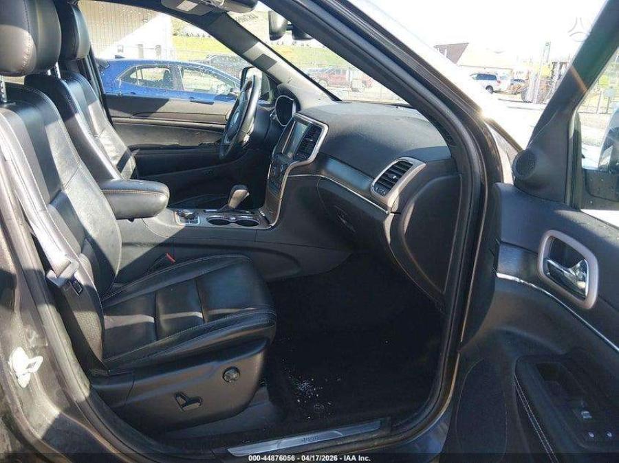 Grey Jeep Grand Cherokee 2016 in Siauliai, with an engine capacity of 3.60 L and mileage of 248 thousand km for 10400 €, photo 9 on AUTOMOTO.COM.LV