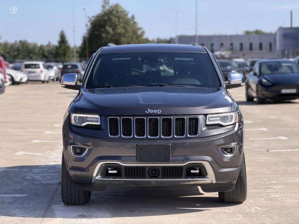 Grey Jeep Grand Cherokee 2016 in Siauliai, with an engine capacity of 5.65 L and mileage of 235 thousand km for 11400 €, photo 2 on AUTOMOTO.COM.LV