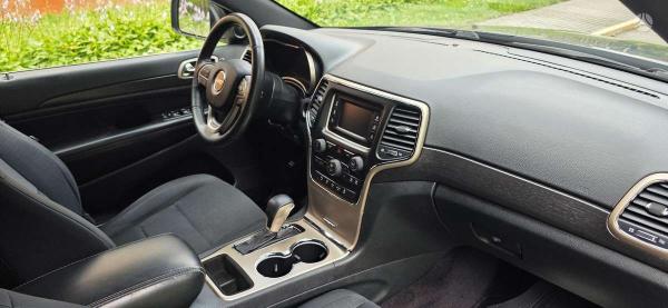 Pelēks Jeep Grand Cherokee 2016 Klaipėda, ar dzinēja tilpumu 3.60 L un nobraukumu 310 tūkst. km par 7950 €, foto 9 vietnē AUTOMOTO.COM.LV