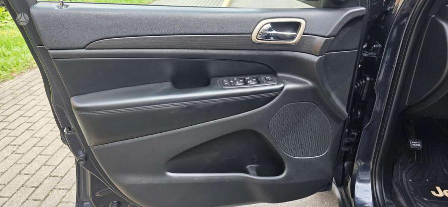 Pelēks Jeep Grand Cherokee 2016 Klaipėda, ar dzinēja tilpumu 3.60 L un nobraukumu 310 tūkst. km par 7950 €, foto 14 vietnē AUTOMOTO.COM.LV