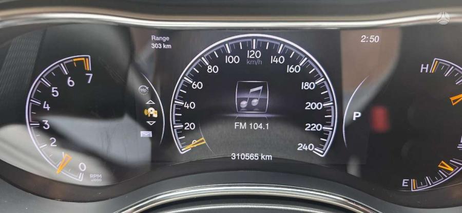 Pelēks Jeep Grand Cherokee 2016 Klaipėda, ar dzinēja tilpumu 3.60 L un nobraukumu 310 tūkst. km par 7950 €, foto 18 vietnē AUTOMOTO.COM.LV