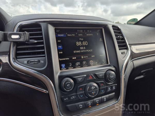Pelēks Jeep Grand Cherokee 2016 Rīga, ar dzinēja tilpumu 3.00 L un nobraukumu 292 tūkst. km par 13900 €, foto 10 vietnē AUTOMOTO.COM.LV
