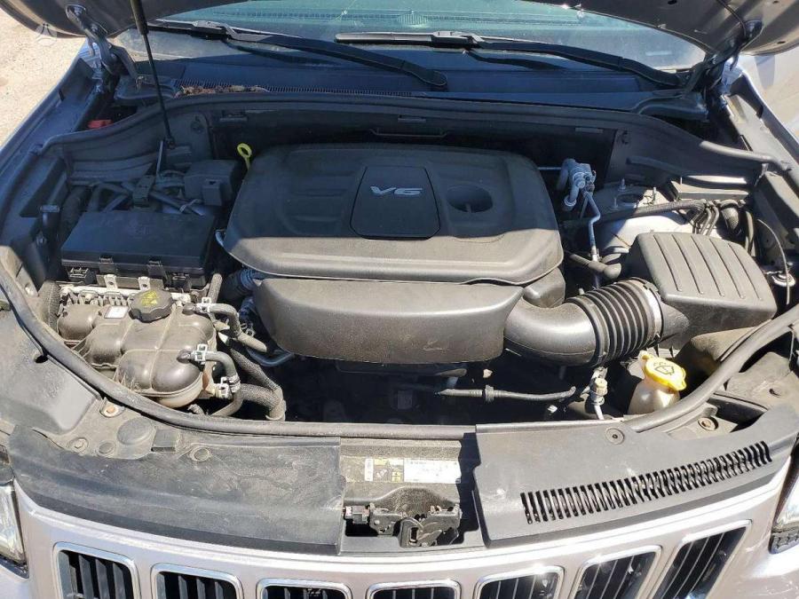 Grey Jeep Grand Cherokee 2016 in Siauliai, with an engine capacity of 3.60 L and mileage of 209 thousand km for 8900 €, photo 13 on AUTOMOTO.COM.LV