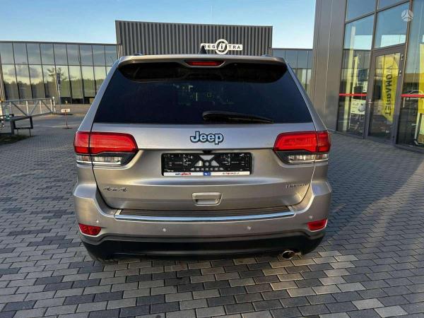Grey Jeep Grand Cherokee 2016 in Siauliai, with an engine capacity of 3.60 L and mileage of 213 thousand km for 12900 €, photo 7 on AUTOMOTO.COM.LV