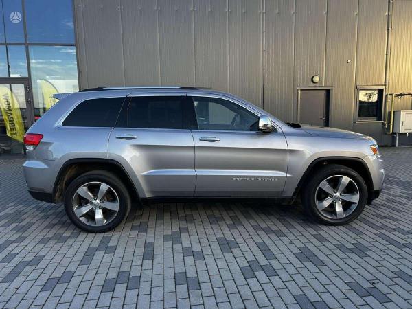 Grey Jeep Grand Cherokee 2016 in Siauliai, with an engine capacity of 3.60 L and mileage of 213 thousand km for 12900 €, photo 8 on AUTOMOTO.COM.LV