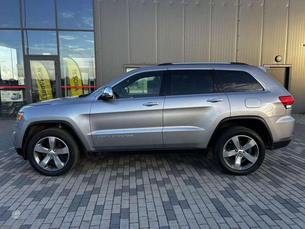 Grey Jeep Grand Cherokee 2016 in Siauliai, with an engine capacity of 3.60 L and mileage of 213 thousand km for 12900 €, photo 9 on AUTOMOTO.COM.LV