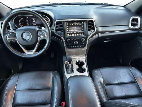 Grey Jeep Grand Cherokee 2016 in Siauliai, with an engine capacity of 3.60 L and mileage of 213 thousand km for 12900 €, photo 10 on AUTOMOTO.COM.LV