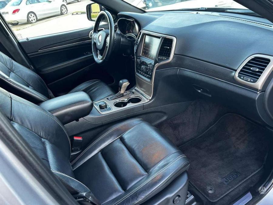 Pelēks Jeep Grand Cherokee 2016 Šauļi, ar dzinēja tilpumu 3.60 L un nobraukumu 213 tūkst. km par 12900 €, foto 19 vietnē AUTOMOTO.COM.LV