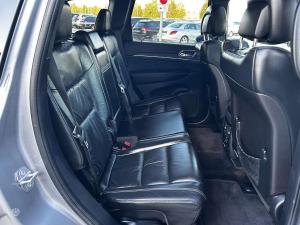 Pelēks Jeep Grand Cherokee 2016 Šauļi, ar dzinēja tilpumu 3.60 L un nobraukumu 213 tūkst. km par 12900 €, foto 20 vietnē AUTOMOTO.COM.LV