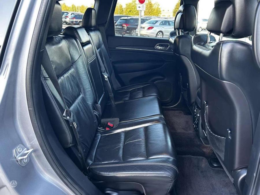 Pelēks Jeep Grand Cherokee 2016 Šauļi, ar dzinēja tilpumu 3.60 L un nobraukumu 213 tūkst. km par 12900 €, foto 20 vietnē AUTOMOTO.COM.LV