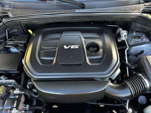 Pelēks Jeep Grand Cherokee 2016 Šauļi, ar dzinēja tilpumu 3.60 L un nobraukumu 213 tūkst. km par 12900 €, foto 30 vietnē AUTOMOTO.COM.LV