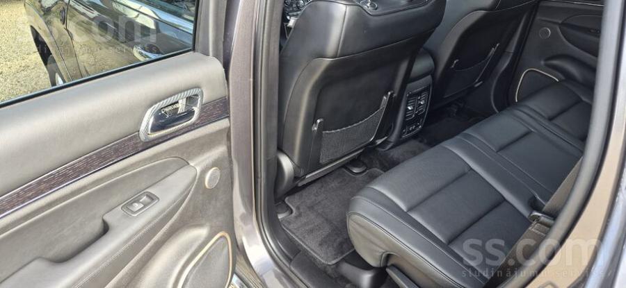 Pelēks Jeep Grand Cherokee 2016 Rīga, ar dzinēja tilpumu 3.00 L un nobraukumu 0 tūkst. km par 14900 €, foto 17 vietnē AUTOMOTO.COM.LV