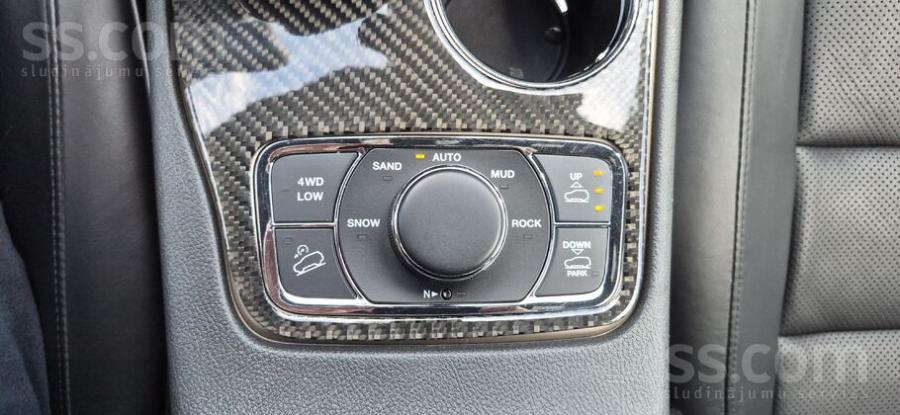 Pelēks Jeep Grand Cherokee 2016 Rīga, ar dzinēja tilpumu 3.00 L un nobraukumu 0 tūkst. km par 14900 €, foto 36 vietnē AUTOMOTO.COM.LV