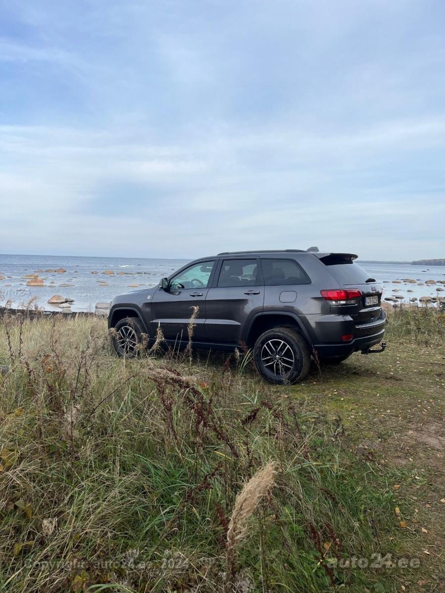 Grey Jeep Grand Cherokee 2017 in Tallinn, with an engine capacity of 3.00 L and mileage of 252 thousand km for 20000 €, photo 8 on AUTOMOTO.COM.LV