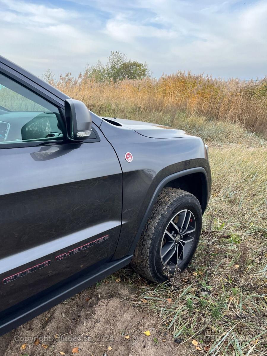 Grey Jeep Grand Cherokee 2017 in Tallinn, with an engine capacity of 3.00 L and mileage of 252 thousand km for 20000 €, photo 11 on AUTOMOTO.COM.LV