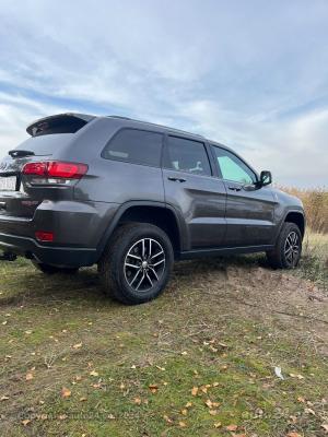 Grey Jeep Grand Cherokee 2017 in Tallinn, with an engine capacity of 3.00 L and mileage of 252 thousand km for 20000 €, photo 12 on AUTOMOTO.COM.LV