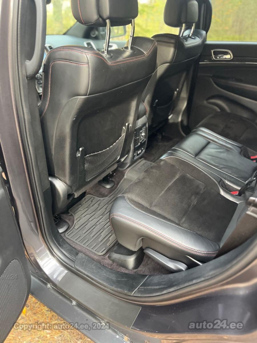 Grey Jeep Grand Cherokee 2017 in Tallinn, with an engine capacity of 3.00 L and mileage of 252 thousand km for 20000 €, photo 20 on AUTOMOTO.COM.LV