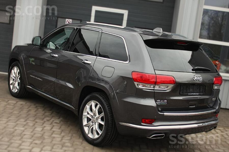 Pelēks Jeep Grand Cherokee 2017 Rīga, ar dzinēja tilpumu 3.00 L un nobraukumu 0 tūkst. km par 17390 €, foto 2 vietnē AUTOMOTO.COM.LV