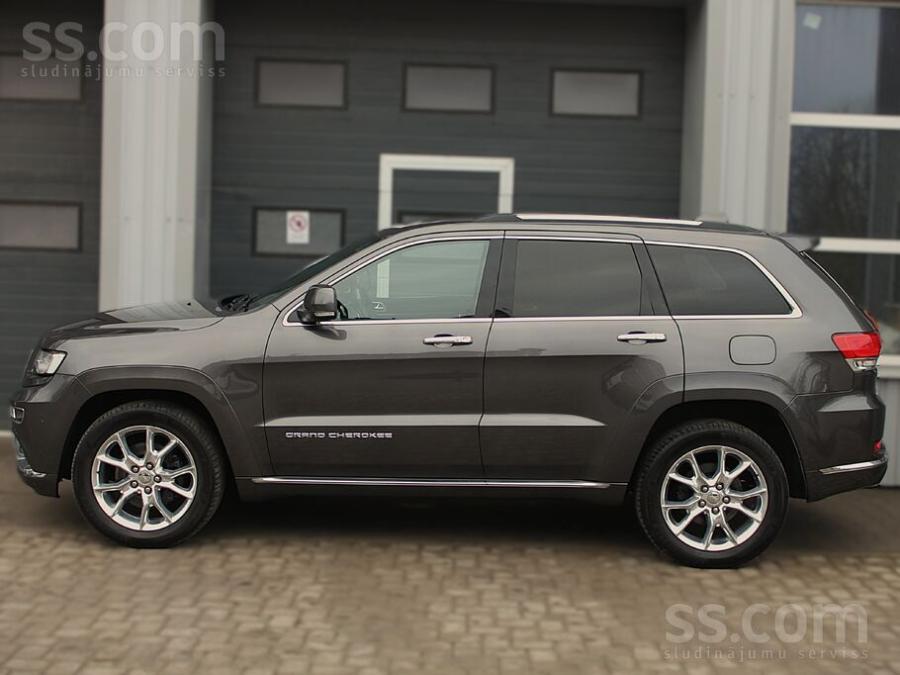 Pelēks Jeep Grand Cherokee 2017 Rīga, ar dzinēja tilpumu 3.00 L un nobraukumu 0 tūkst. km par 17390 €, foto 3 vietnē AUTOMOTO.COM.LV