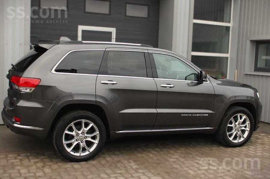 Pelēks Jeep Grand Cherokee 2017 Rīga, ar dzinēja tilpumu 3.00 L un nobraukumu 0 tūkst. km par 17390 €, foto 7 vietnē AUTOMOTO.COM.LV