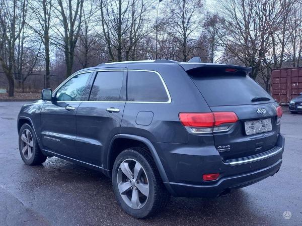 Grey Jeep Grand Cherokee 2017 in Siauliai, with an engine capacity of 3.00 L and mileage of 181 thousand km for 9950 €, photo 2 on AUTOMOTO.COM.LV