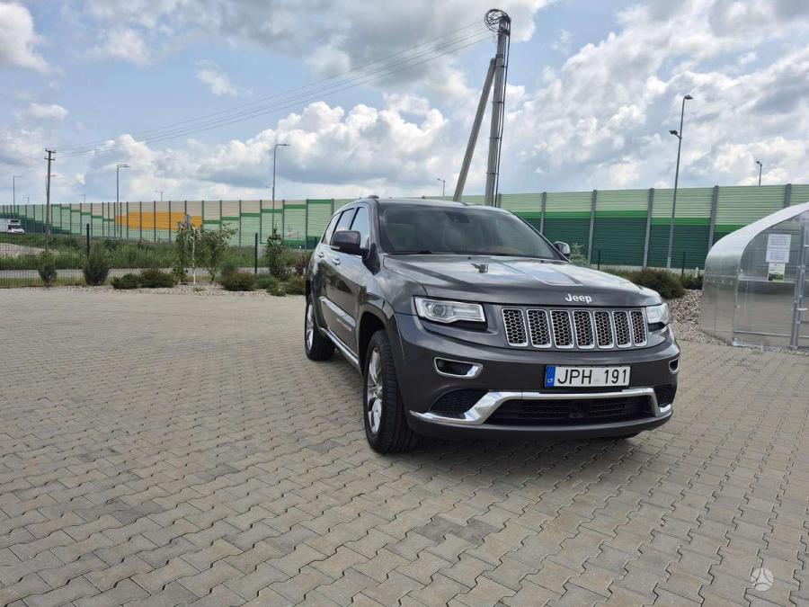 Grey Jeep Grand Cherokee 2017 in Kaunas, with an engine capacity of 2.99 L and mileage of 205 thousand km for 16499 €, photo 2 on AUTOMOTO.COM.LV