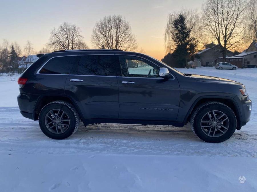 Pelēks Jeep Grand Cherokee 2017 Šauļi, ar dzinēja tilpumu 3.60 L un nobraukumu 126 tūkst. km par 15900 €, foto 4 vietnē AUTOMOTO.COM.LV
