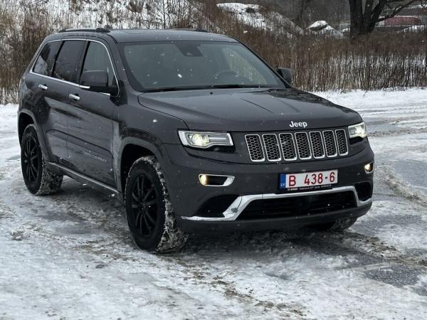 Grey Jeep Grand Cherokee 2017 in Riga, with an engine capacity of 3.00 L and mileage of 195 thousand km for 17590 €, photo 1 on AUTOMOTO.COM.LV