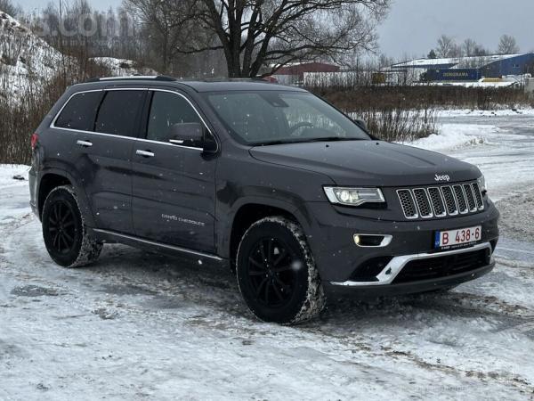 Grey Jeep Grand Cherokee 2017 in Riga, with an engine capacity of 3.00 L and mileage of 195 thousand km for 17590 €, photo 2 on AUTOMOTO.COM.LV