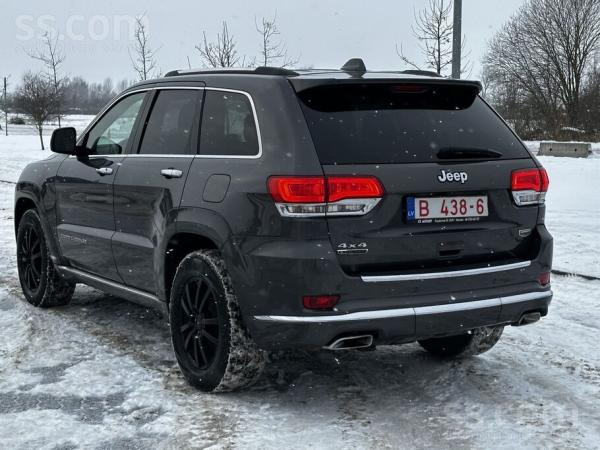 Grey Jeep Grand Cherokee 2017 in Riga, with an engine capacity of 3.00 L and mileage of 195 thousand km for 17590 €, photo 6 on AUTOMOTO.COM.LV