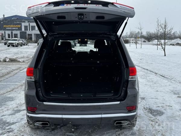 Grey Jeep Grand Cherokee 2017 in Riga, with an engine capacity of 3.00 L and mileage of 195 thousand km for 17590 €, photo 10 on AUTOMOTO.COM.LV