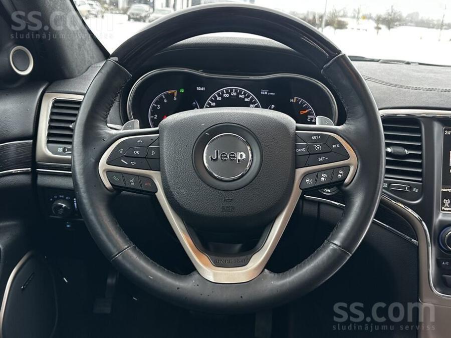 Pelēks Jeep Grand Cherokee 2017 Rīga, ar dzinēja tilpumu 3.00 L un nobraukumu 195 tūkst. km par 17590 €, foto 22 vietnē AUTOMOTO.COM.LV
