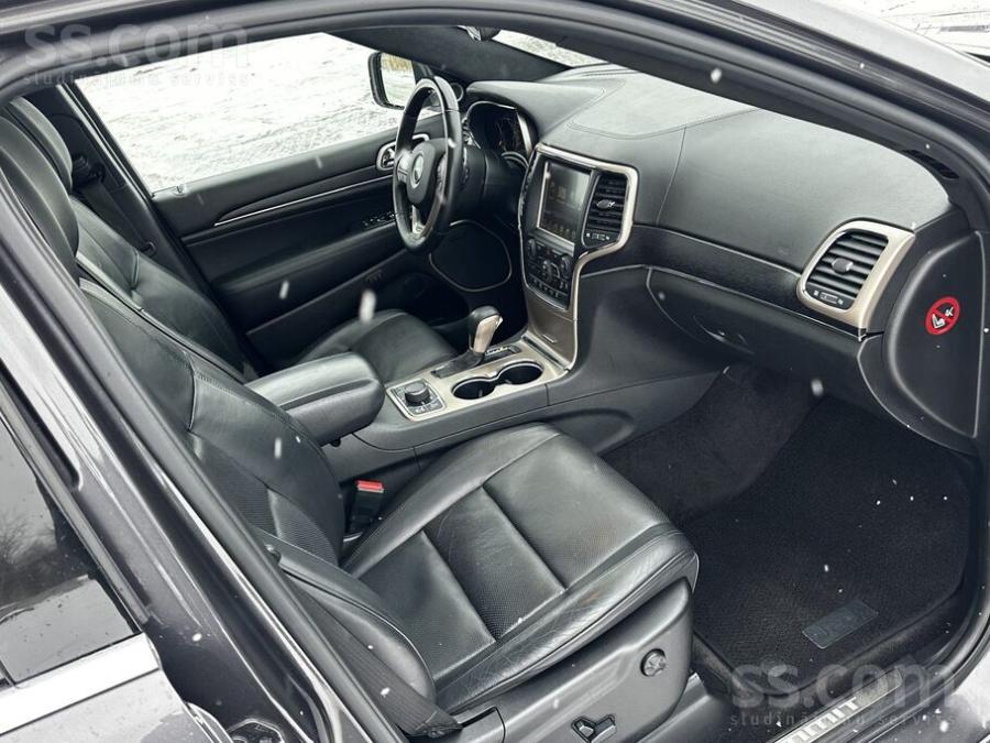 Pelēks Jeep Grand Cherokee 2017 Rīga, ar dzinēja tilpumu 3.00 L un nobraukumu 195 tūkst. km par 17590 €, foto 25 vietnē AUTOMOTO.COM.LV