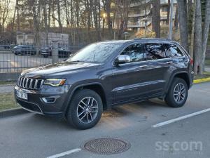 Pelēks Jeep Grand Cherokee 2017 Rīga, ar dzinēja tilpumu 3.60 L un nobraukumu 111 tūkst. km par 17000 €, foto  vietnē AUTOMOTO.COM.LV
