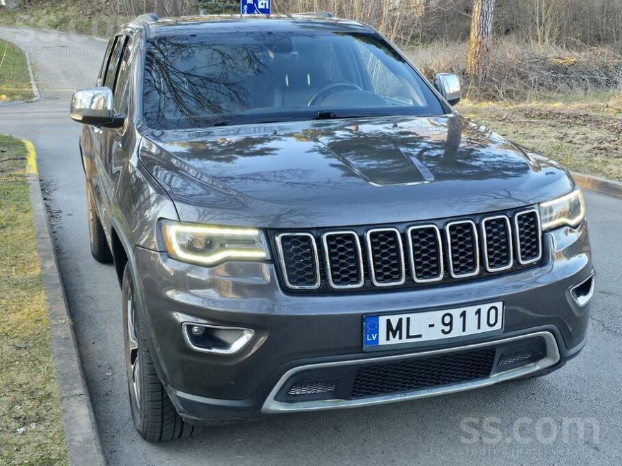 Pelēks Jeep Grand Cherokee 2017 Rīga, ar dzinēja tilpumu 3.60 L un nobraukumu 111 tūkst. km par 17000 €, foto 4 vietnē AUTOMOTO.COM.LV