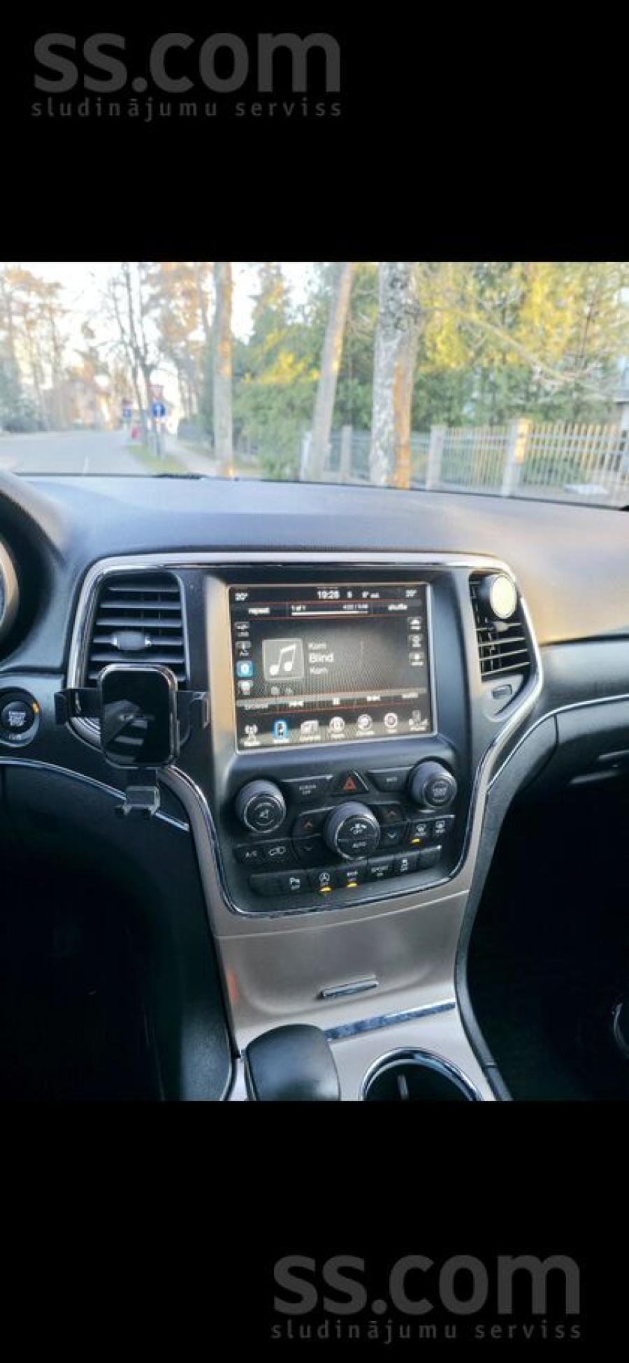 Pelēks Jeep Grand Cherokee 2017 Rīga, ar dzinēja tilpumu 3.60 L un nobraukumu 111 tūkst. km par 17000 €, foto 8 vietnē AUTOMOTO.COM.LV