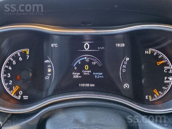 Grey Jeep Grand Cherokee 2017 in Riga, with an engine capacity of 3.60 L and mileage of 111 thousand km for 17000 €, photo 8 on AUTOMOTO.COM.LV