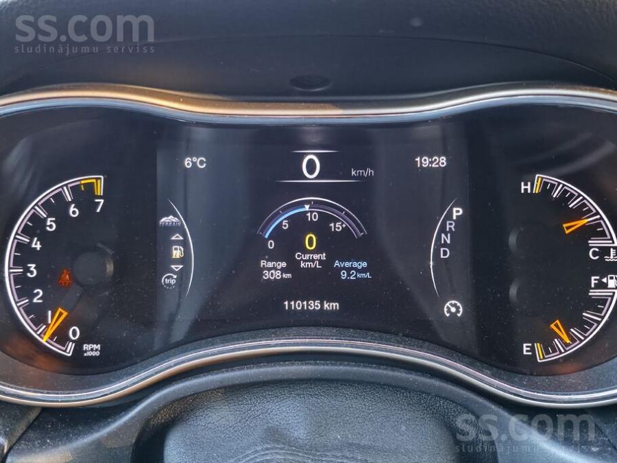Pelēks Jeep Grand Cherokee 2017 Rīga, ar dzinēja tilpumu 3.60 L un nobraukumu 111 tūkst. km par 17000 €, foto 9 vietnē AUTOMOTO.COM.LV