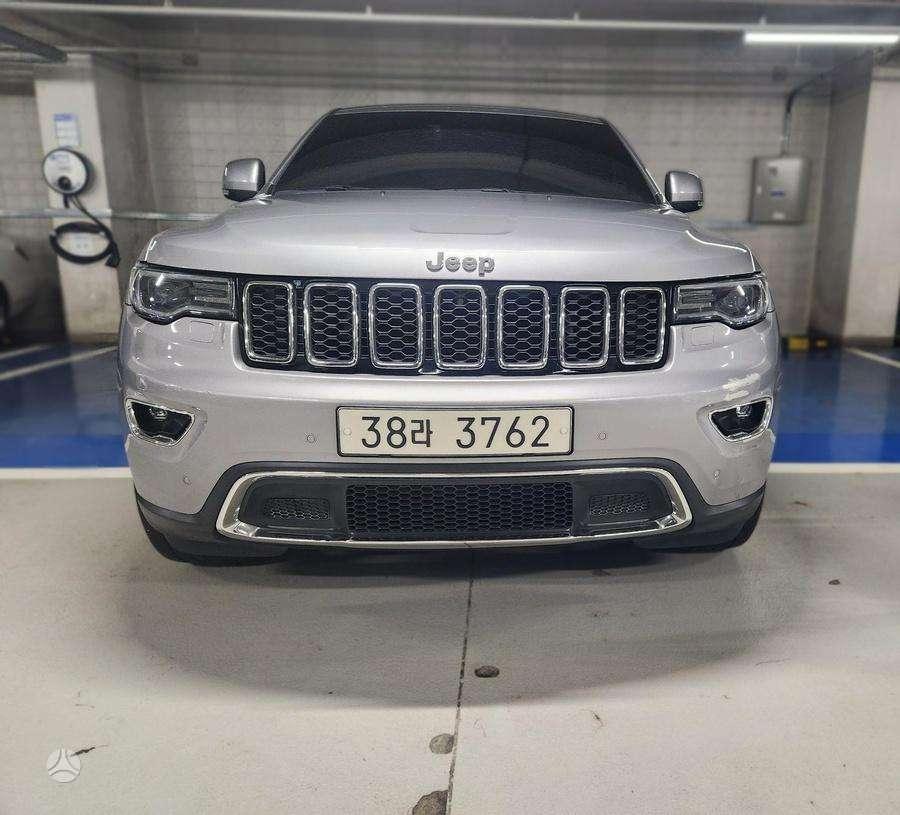 Pelēks Jeep Grand Cherokee 2017 Kauņa, ar dzinēja tilpumu 3.60 L un nobraukumu 145 tūkst. km par 13800 €, foto 1 vietnē AUTOMOTO.COM.LV