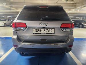 Pelēks Jeep Grand Cherokee 2017 Kauņa, ar dzinēja tilpumu 3.60 L un nobraukumu 145 tūkst. km par 13800 €, foto 3 vietnē AUTOMOTO.COM.LV