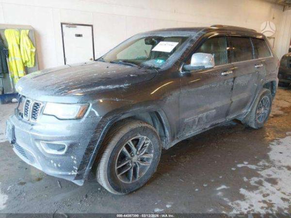 Grey Jeep Grand Cherokee 2017 in Siauliai, with an engine capacity of 3.60 L and mileage of 253 thousand km for 10400 €, photo 3 on AUTOMOTO.COM.LV
