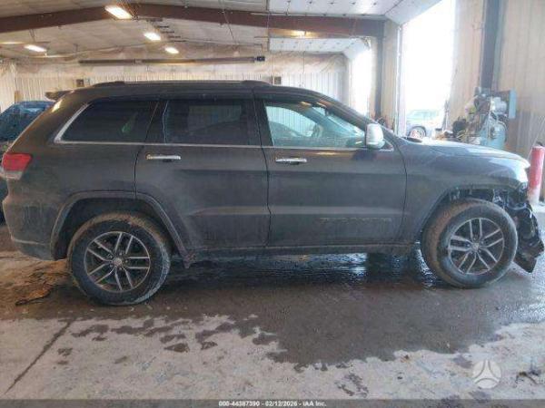 Grey Jeep Grand Cherokee 2017 in Siauliai, with an engine capacity of 3.60 L and mileage of 253 thousand km for 10400 €, photo 8 on AUTOMOTO.COM.LV