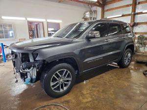 Grey Jeep Grand Cherokee 2017 in Siauliai, with an engine capacity of 3.60 L and mileage of 238 thousand km for 10500 €, photo  on AUTOMOTO.COM.LV