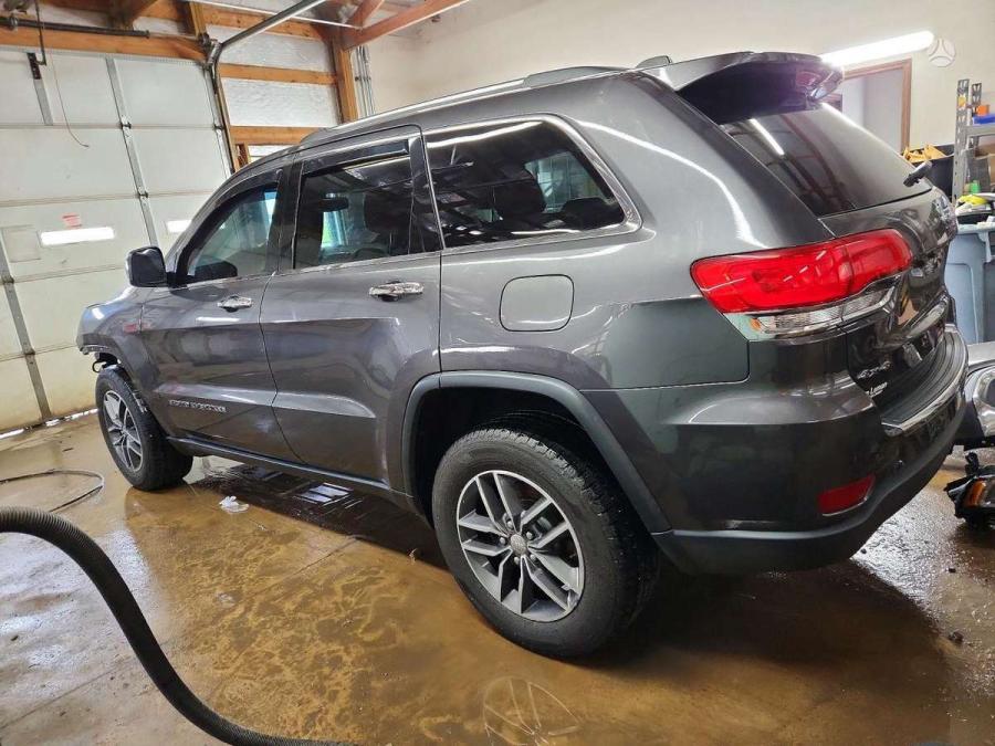 Grey Jeep Grand Cherokee 2017 in Siauliai, with an engine capacity of 3.60 L and mileage of 238 thousand km for 10500 €, photo 3 on AUTOMOTO.COM.LV