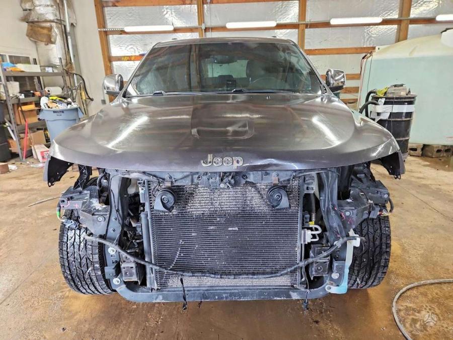 Grey Jeep Grand Cherokee 2017 in Siauliai, with an engine capacity of 3.60 L and mileage of 238 thousand km for 10500 €, photo 6 on AUTOMOTO.COM.LV