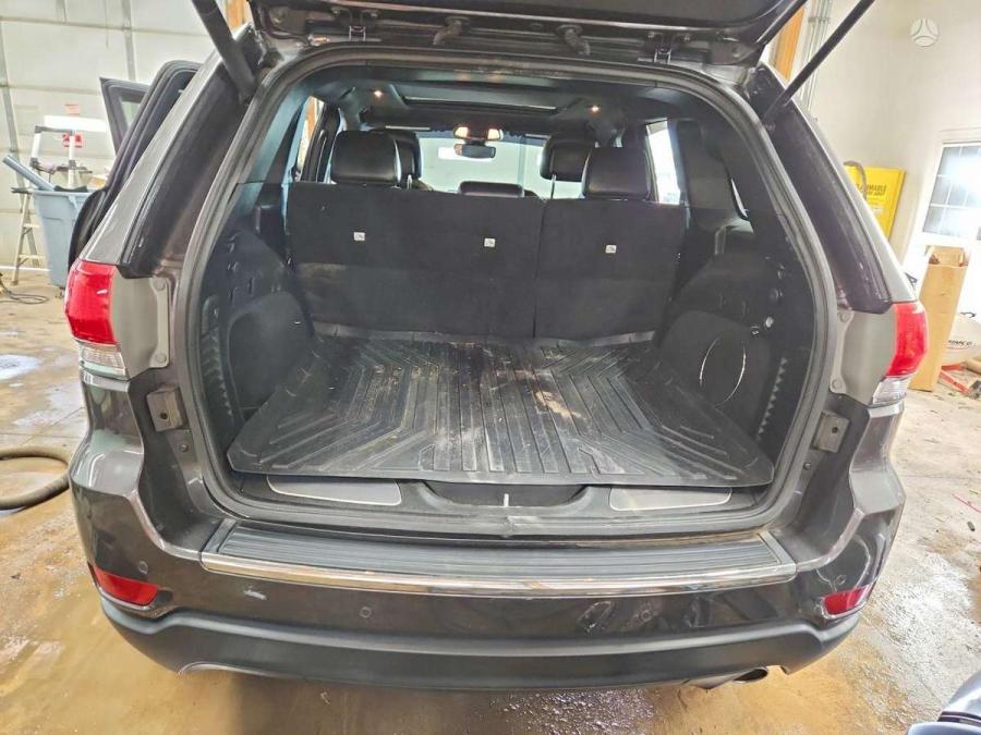 Grey Jeep Grand Cherokee 2017 in Siauliai, with an engine capacity of 3.60 L and mileage of 238 thousand km for 10500 €, photo 7 on AUTOMOTO.COM.LV